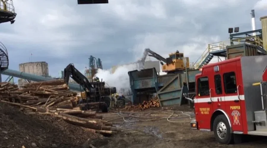 Log Loader Heavily Damaged In Fire - Your ThunderBay