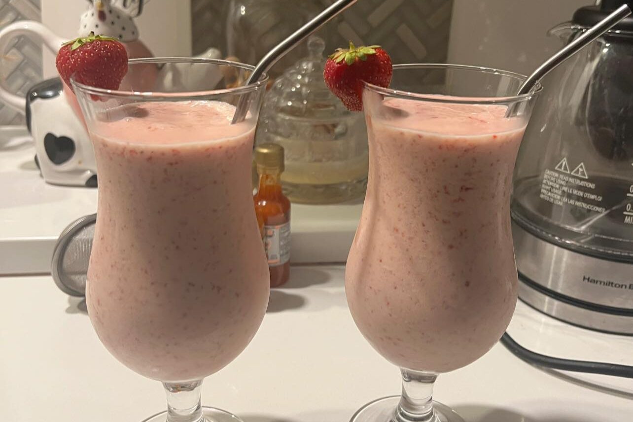 Strawberry piña colada milkshakes...yes please! - Your ThunderBay